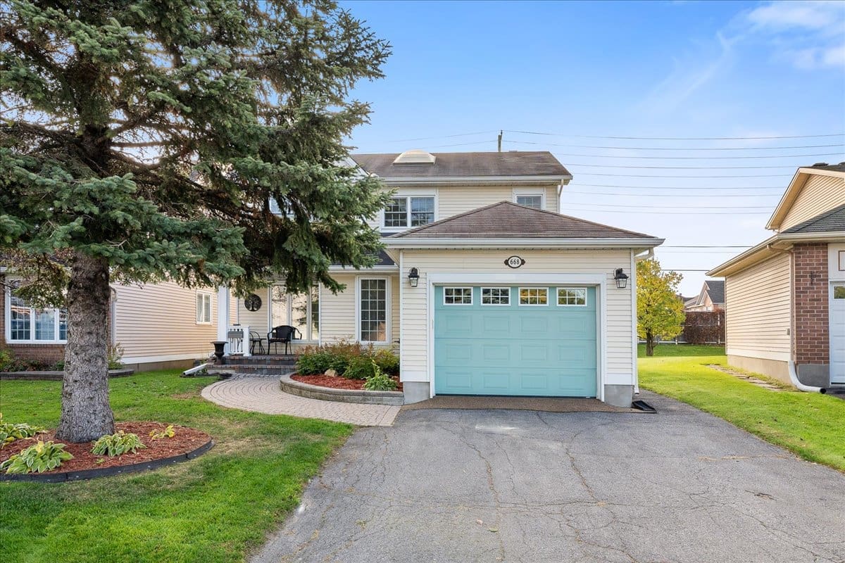Orleans | Fallingbrook House for Sale | 668 Thicket Way