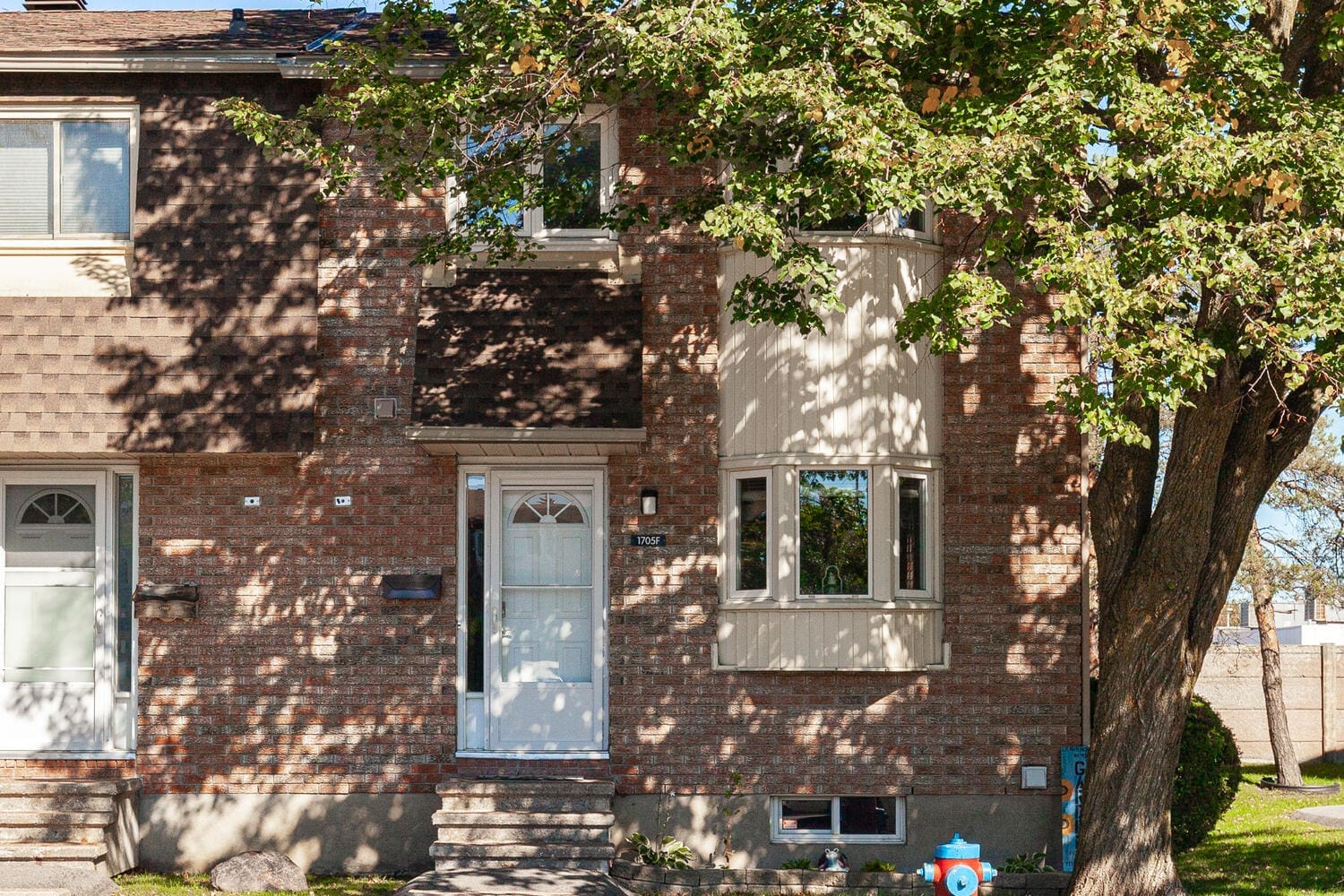 Orleans | Queenswood Heights Townhouse For Sale | 1705F Lamoureux