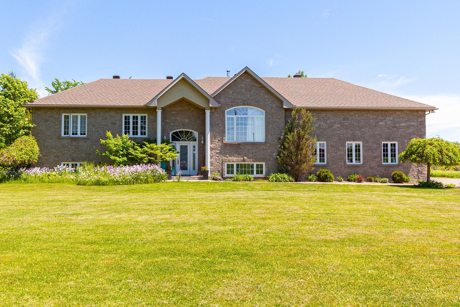 Sarsfield House For Sale | 4503 Birchgrove Road | Pilon Group